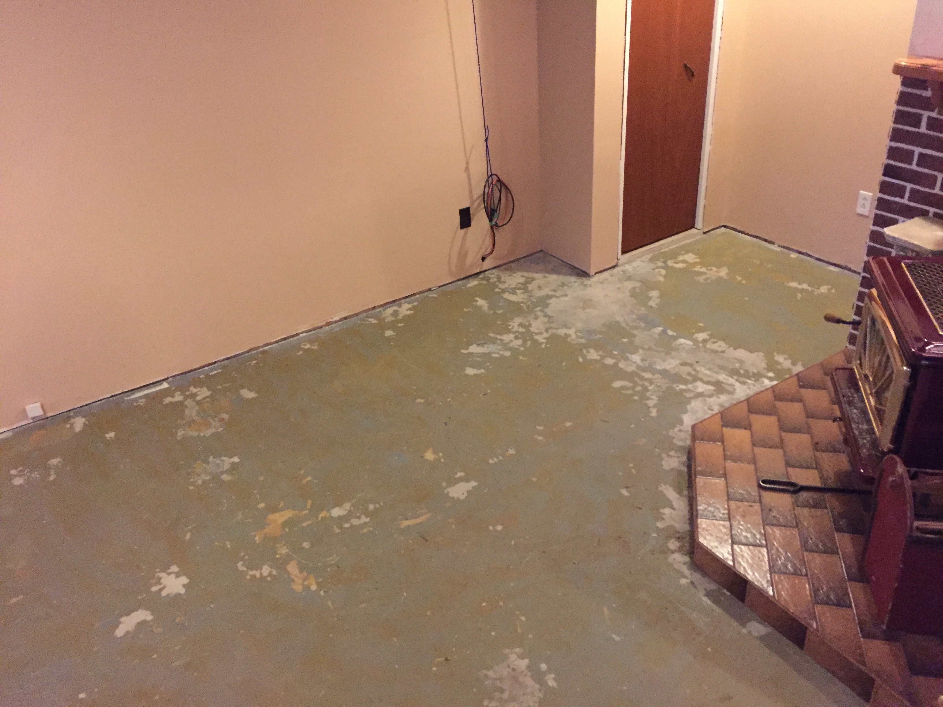 Plancher d'époxy avec flocons décoratifs | Dion Peinture industrielle