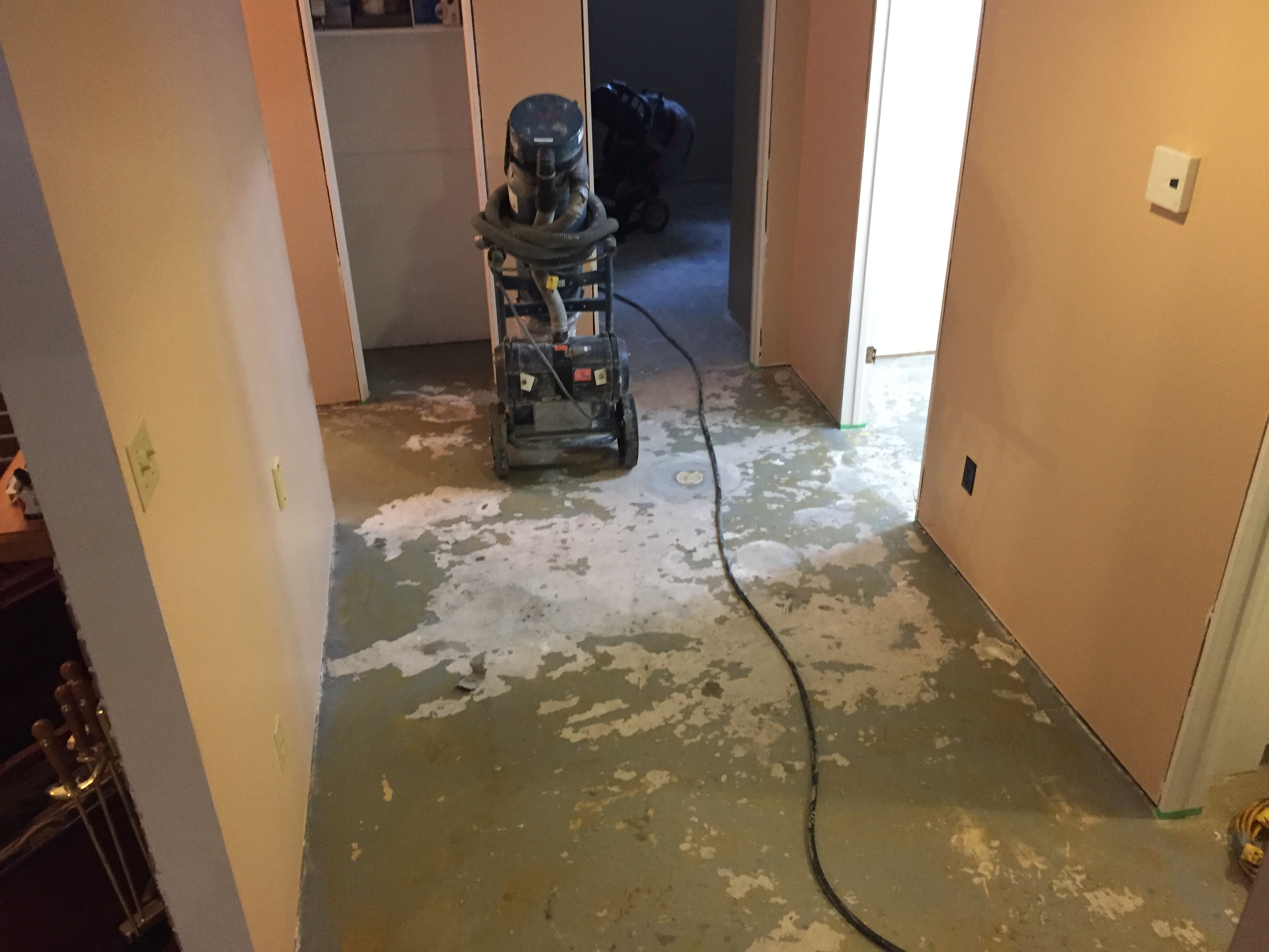 Plancher d'époxy avec flocons décoratifs | Dion Peinture industrielle