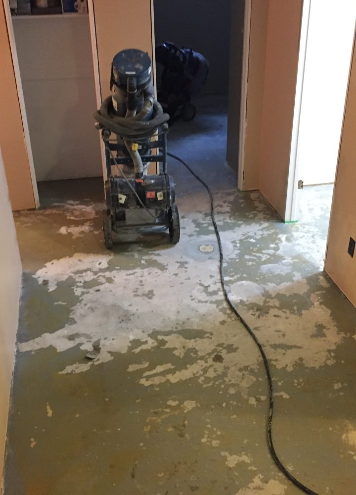 Epoxy Floor with Decorative Flakes | Dion Peinture industrielle