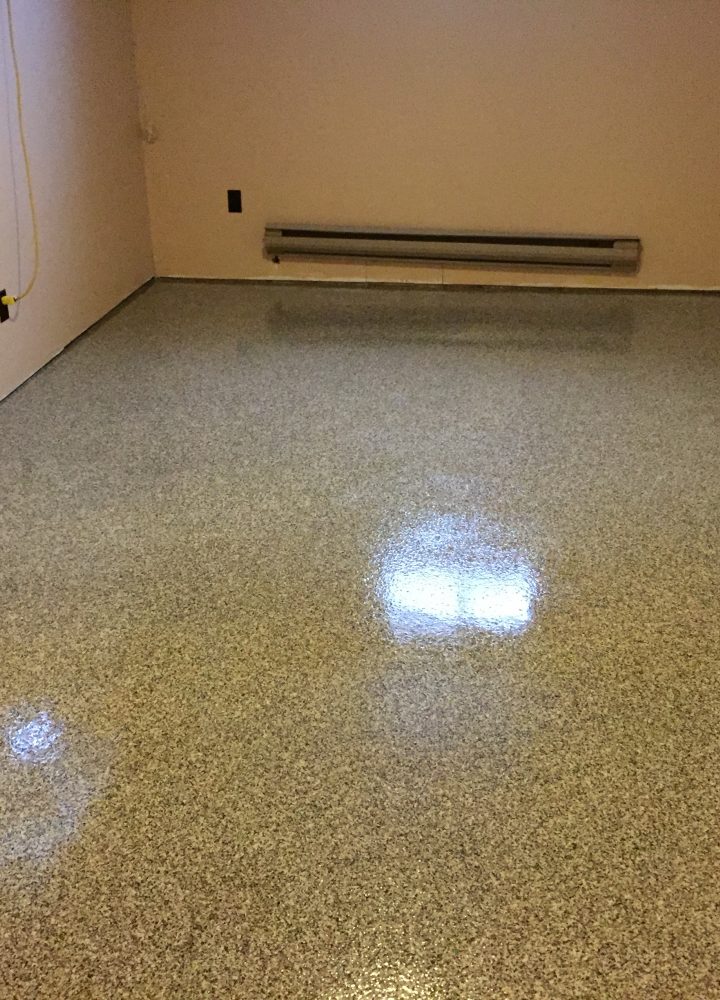 Epoxy Floor with Decorative Flakes | Dion Peinture industrielle